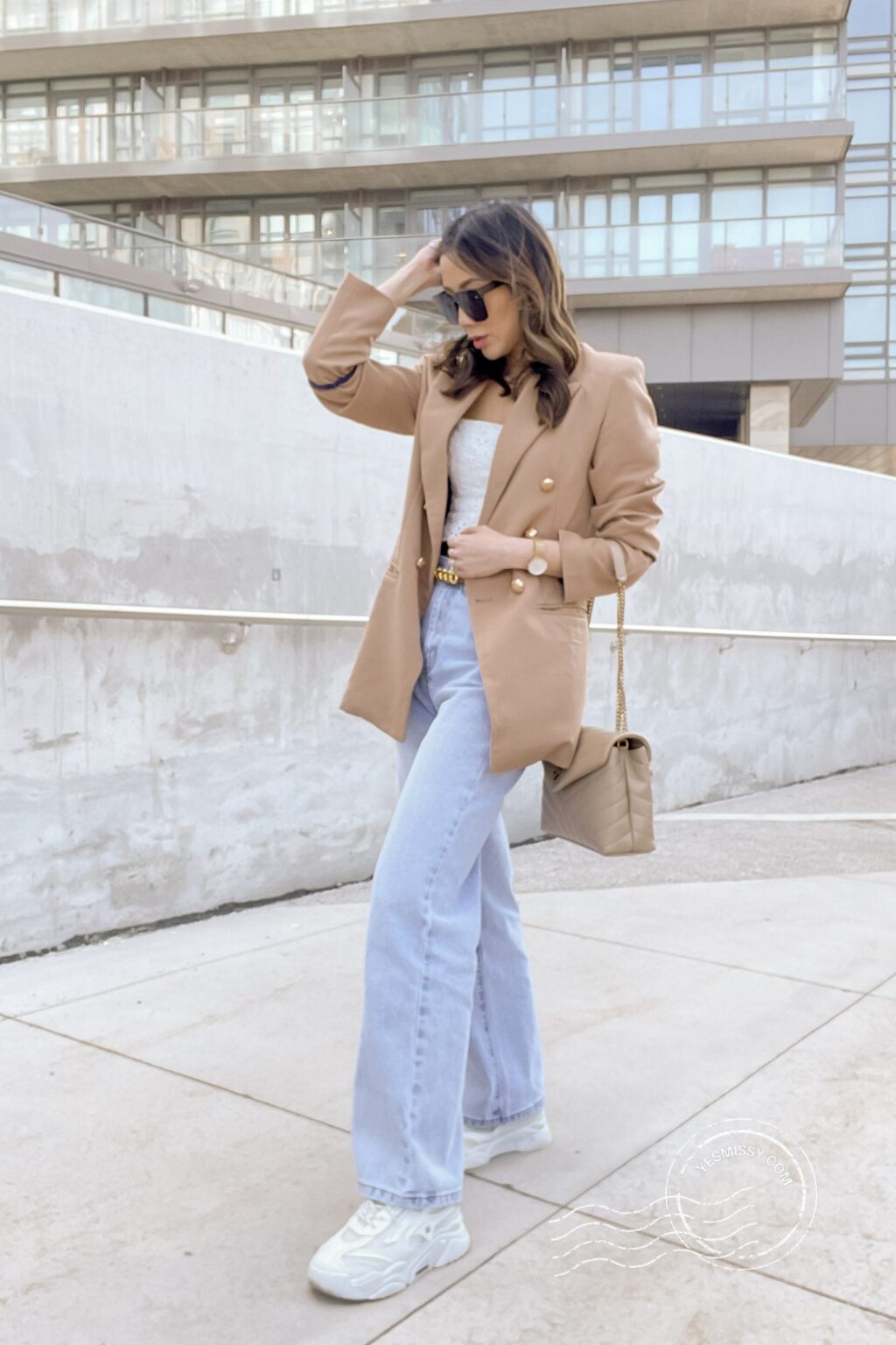 Casual Blazer and Jeans Outfit for Spring - YesMissy